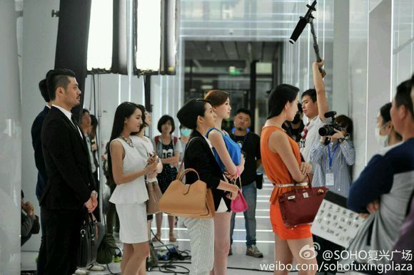 First Look at Ariel Lin and Vic Zhou Filming C-movie Go Lala Go 2 - A Koala's Playground